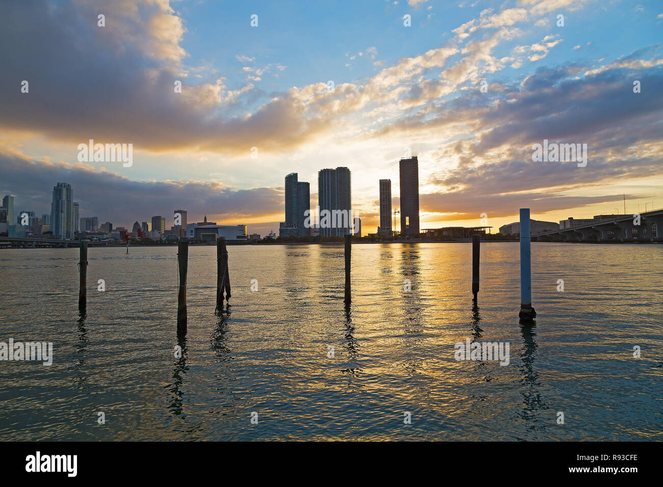 Downtown metropolitan hi-res stock photography and images - Alamy