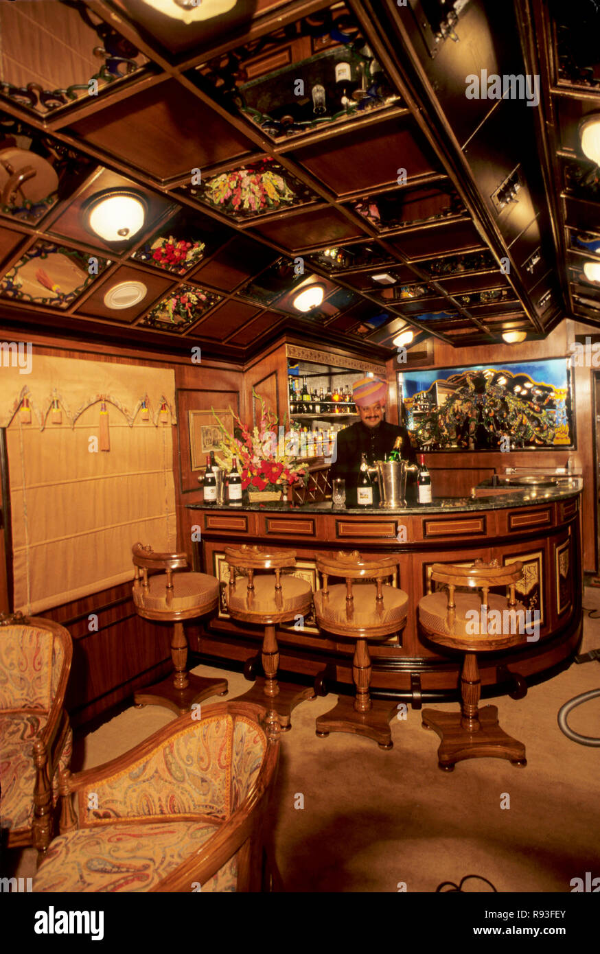 Trains Railways, Bar Attendant in Palace on Wheels, india Stock Photo ...