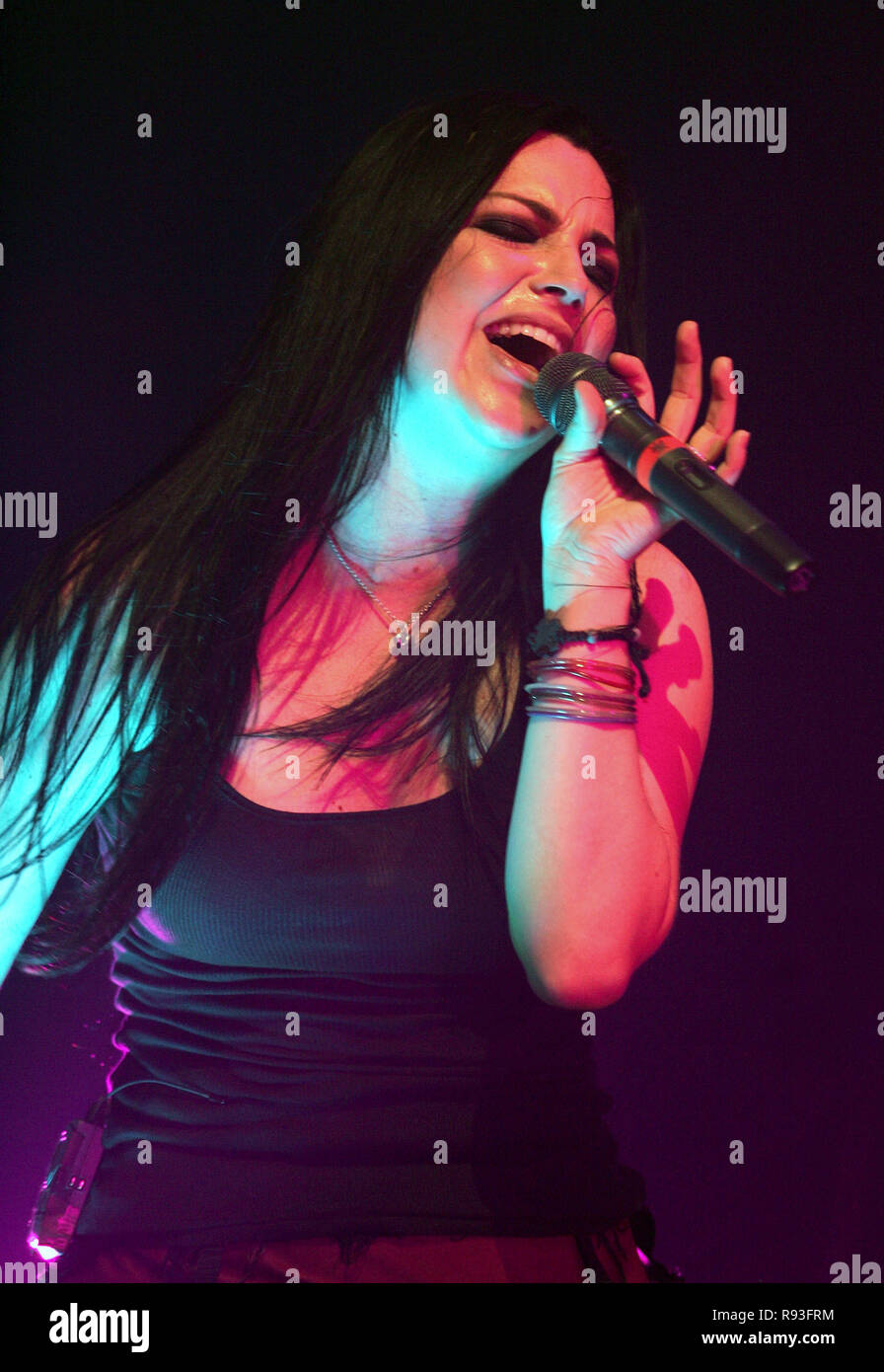 Evanescence singer amy lee performs hi-res stock photography and images ...