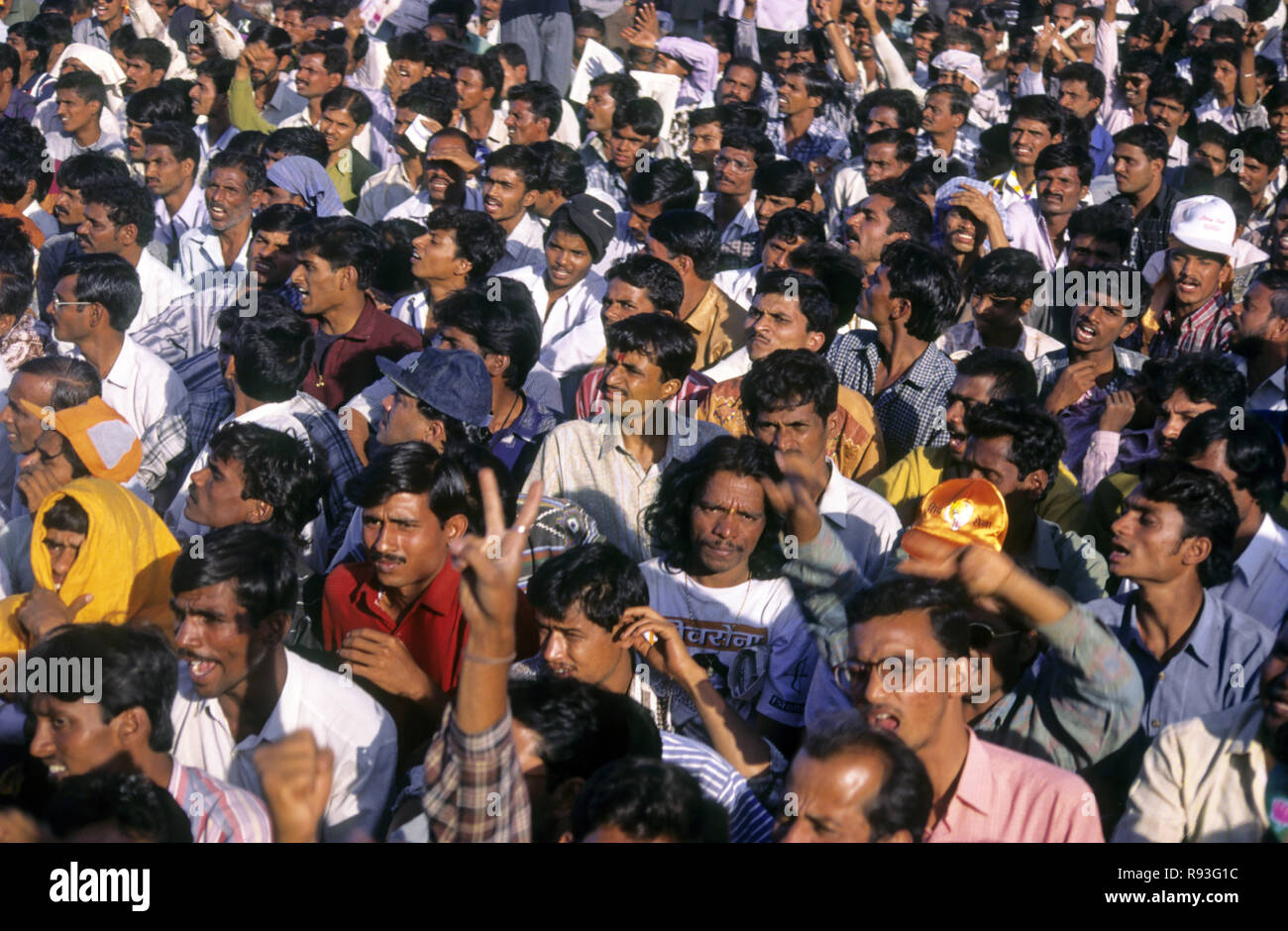 Crowd worker hi-res stock photography and images - Alamy