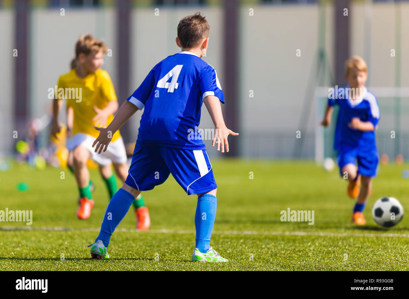 Elementary school team playing football hi-res stock photography and ...