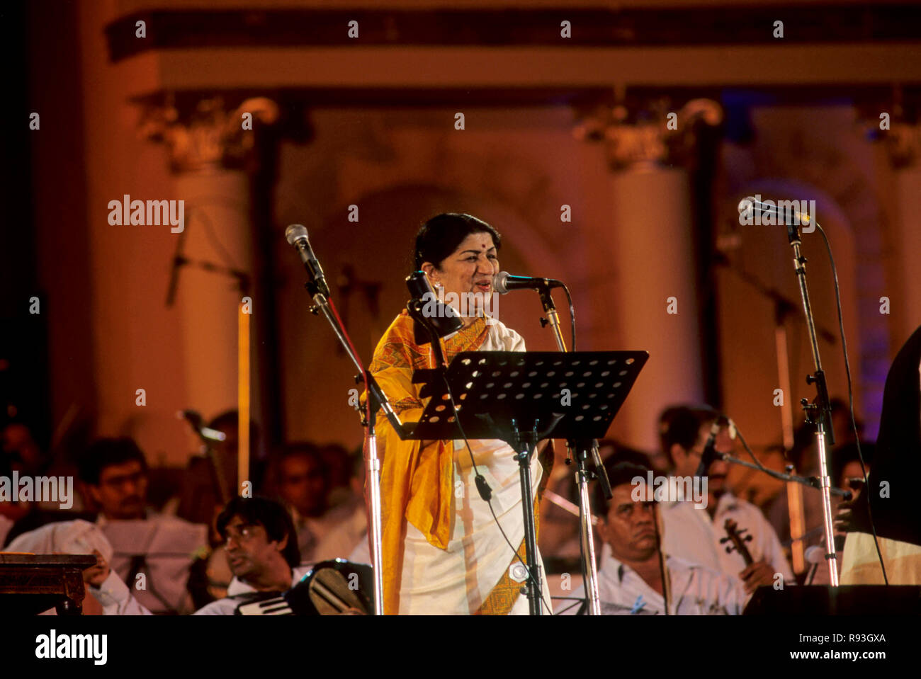 Lata Mangeshkar Singing