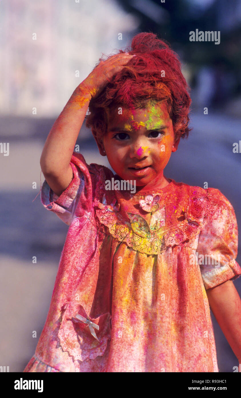 Indian kids playing holi hi-res stock photography and images - Alamy