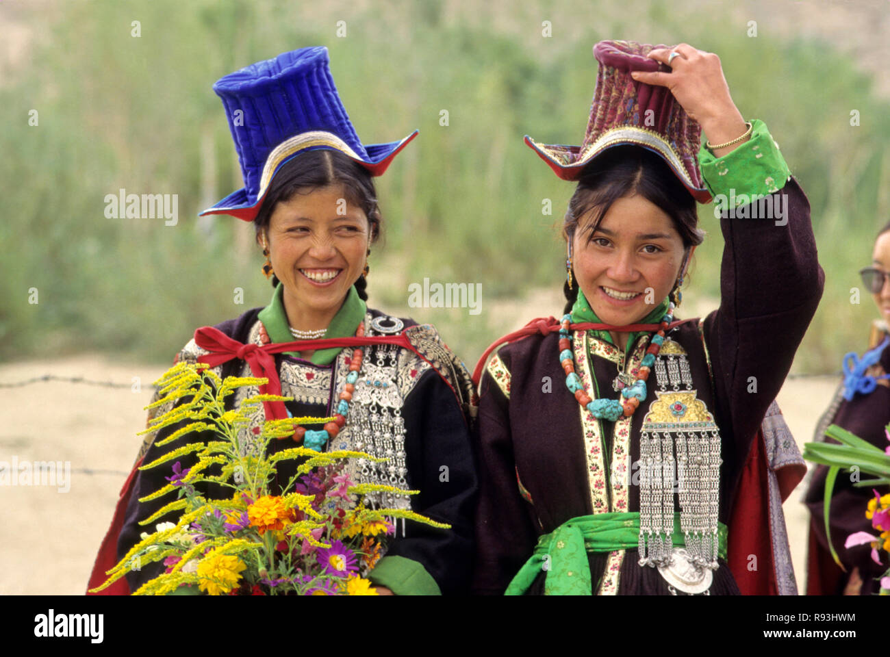 girls of changspa village dressed for ladakh festival, leh, ladakh ...