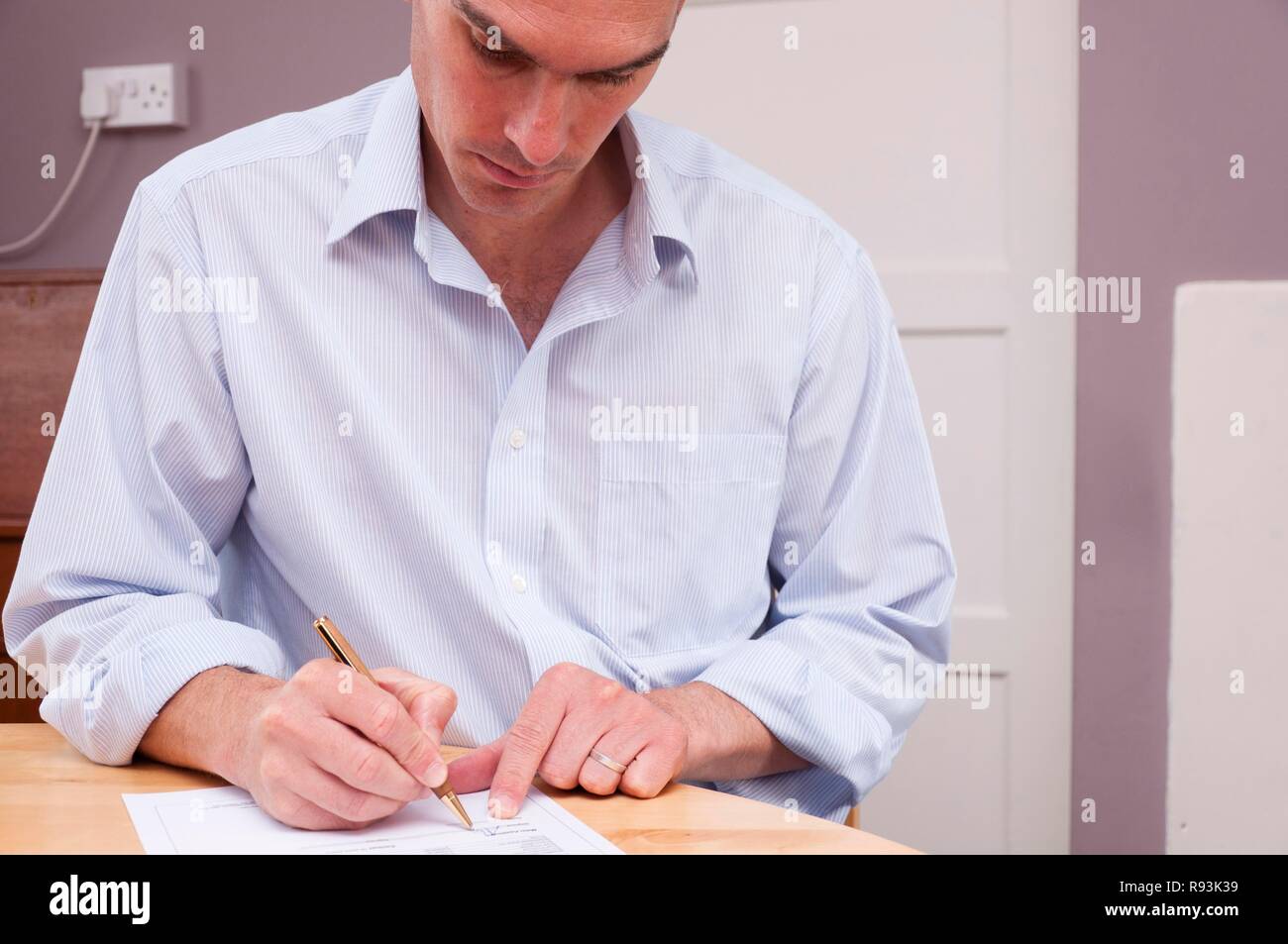Signing contract not office hi-res stock photography and images - Alamy