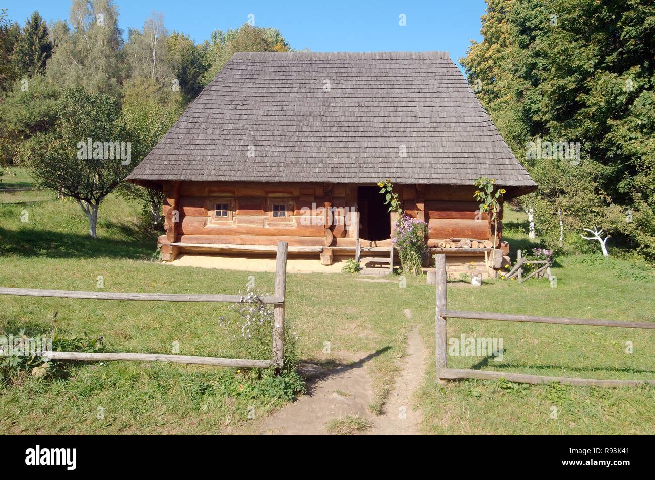 Log hut hi-res stock photography and images - Alamy