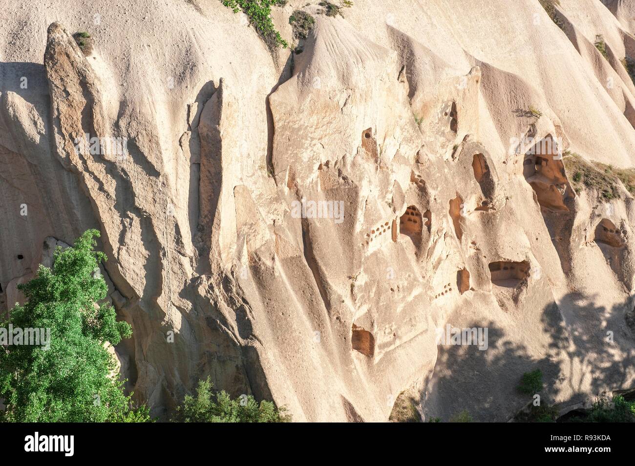 Houses digged in sandstone cliff, Zemi Valley, Göreme National Park ...