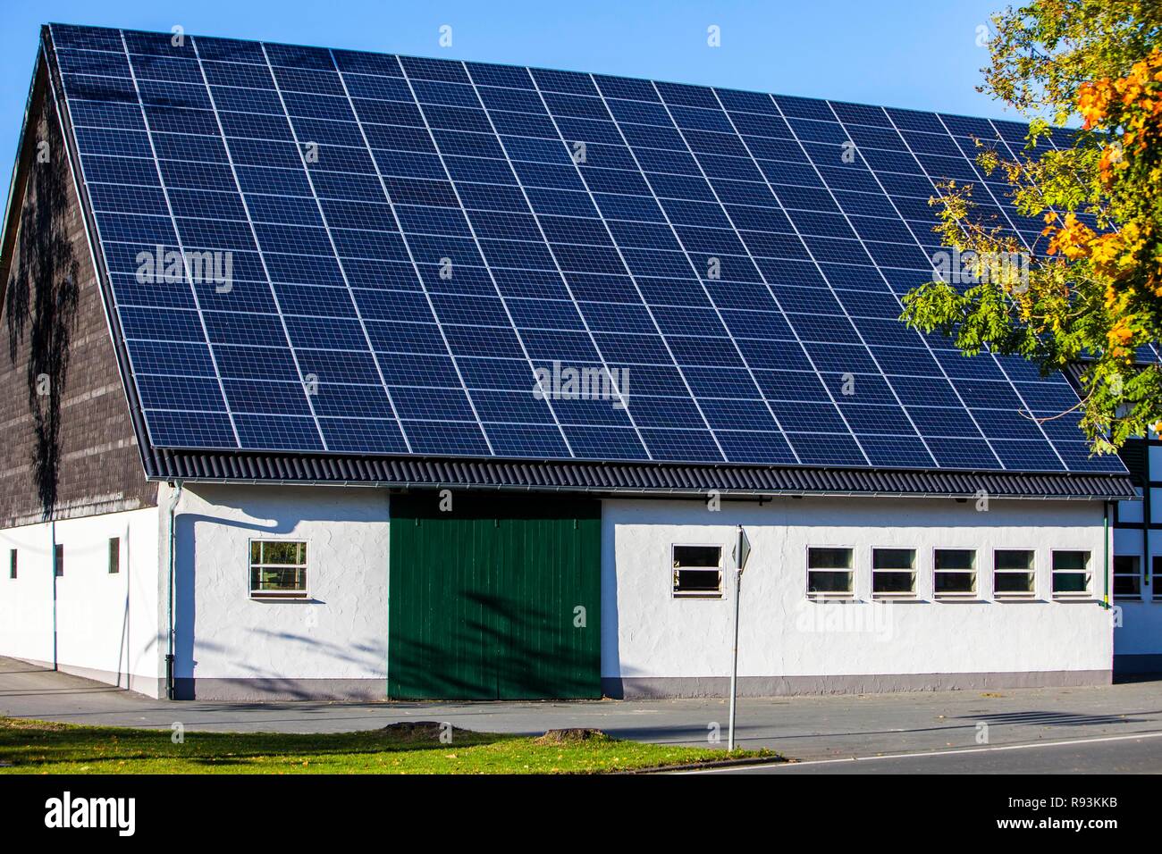 Barn with solar panels hi-res stock photography and images - Alamy