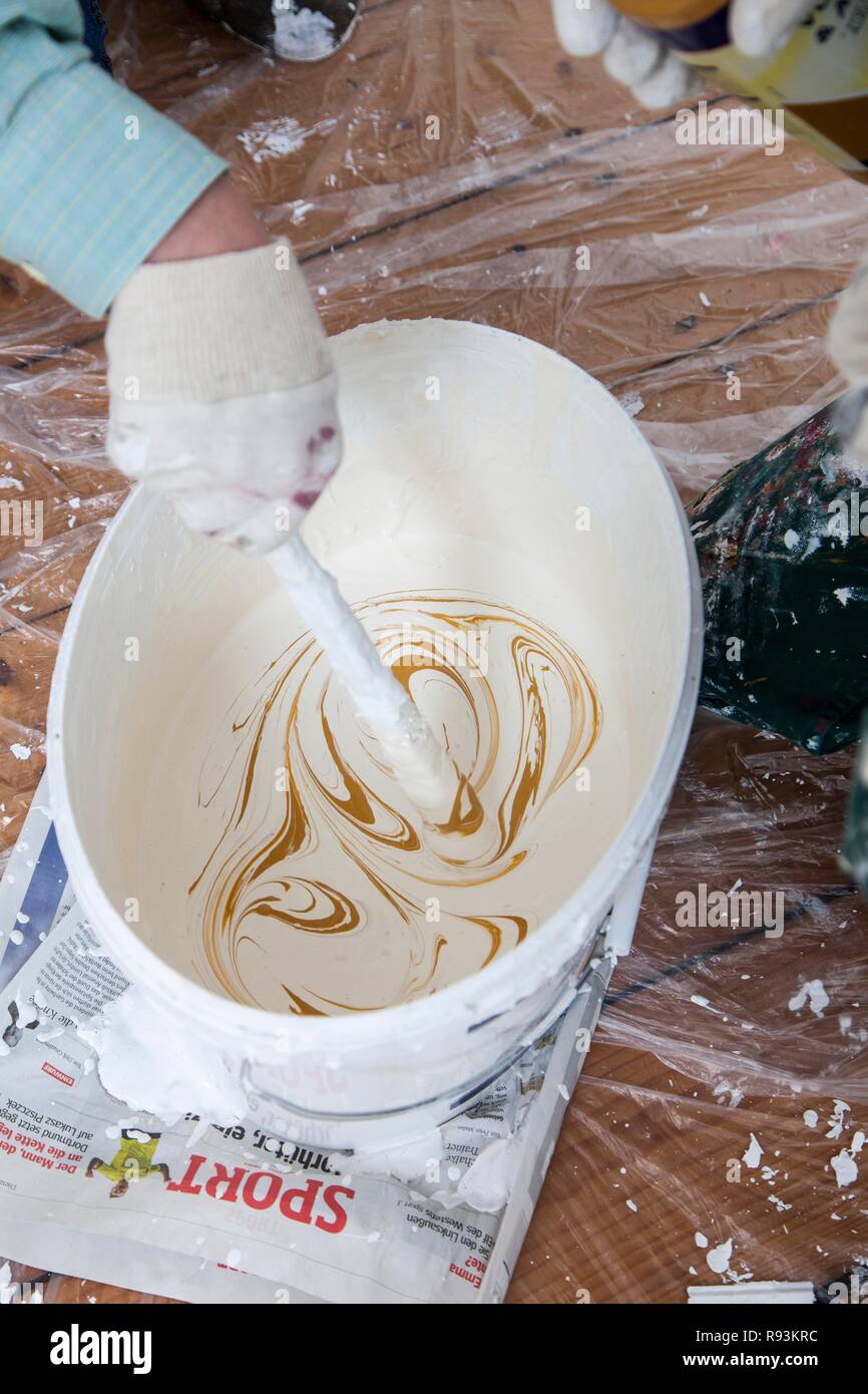 Painter painting walls hi-res stock photography and images - Alamy
