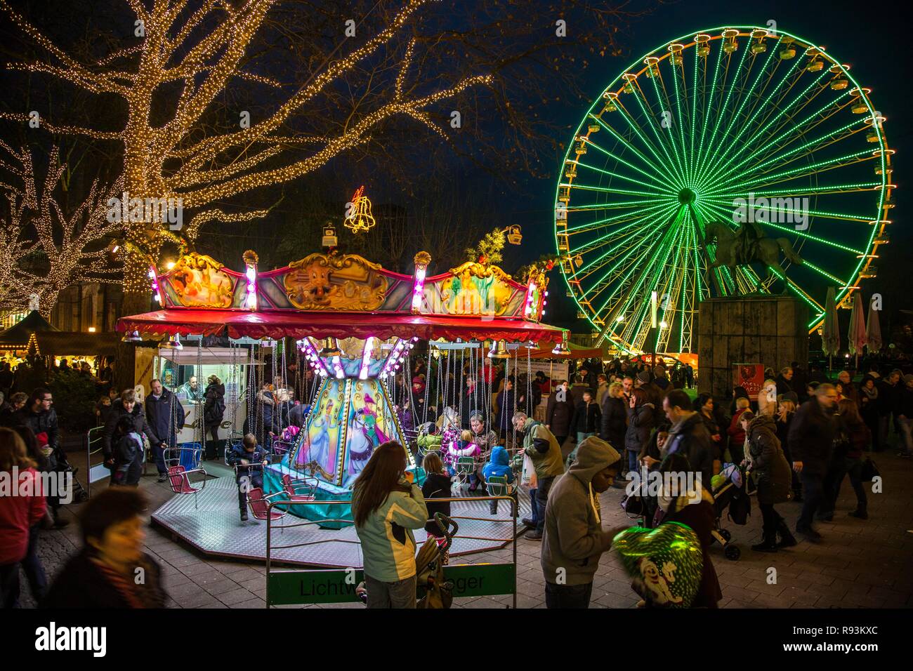 Christmas fair, ferris wheel and carousel on Burgplatz square ...