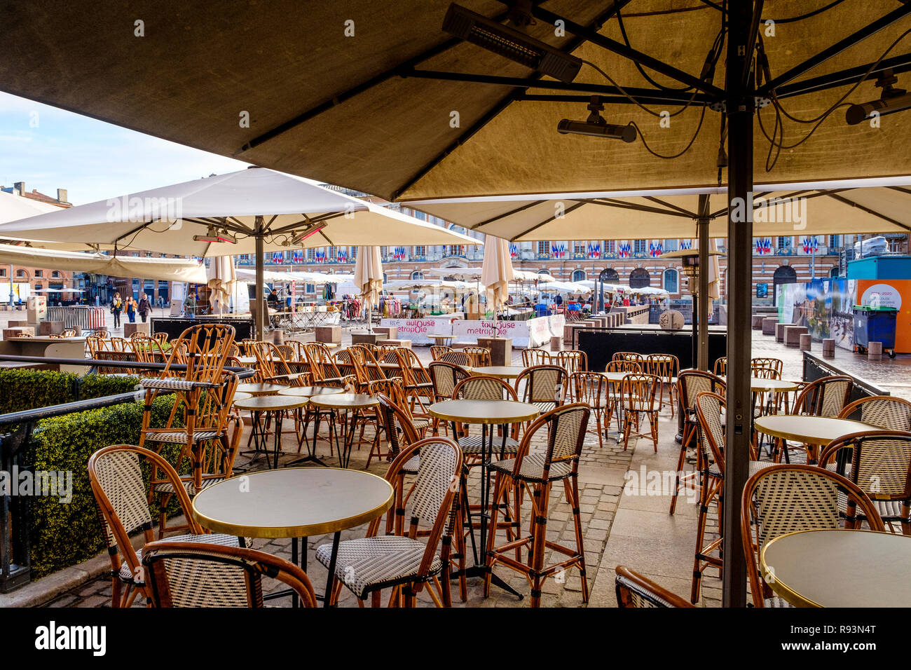 Place du capitole toulouse cafe hi-res stock photography and images - Alamy
