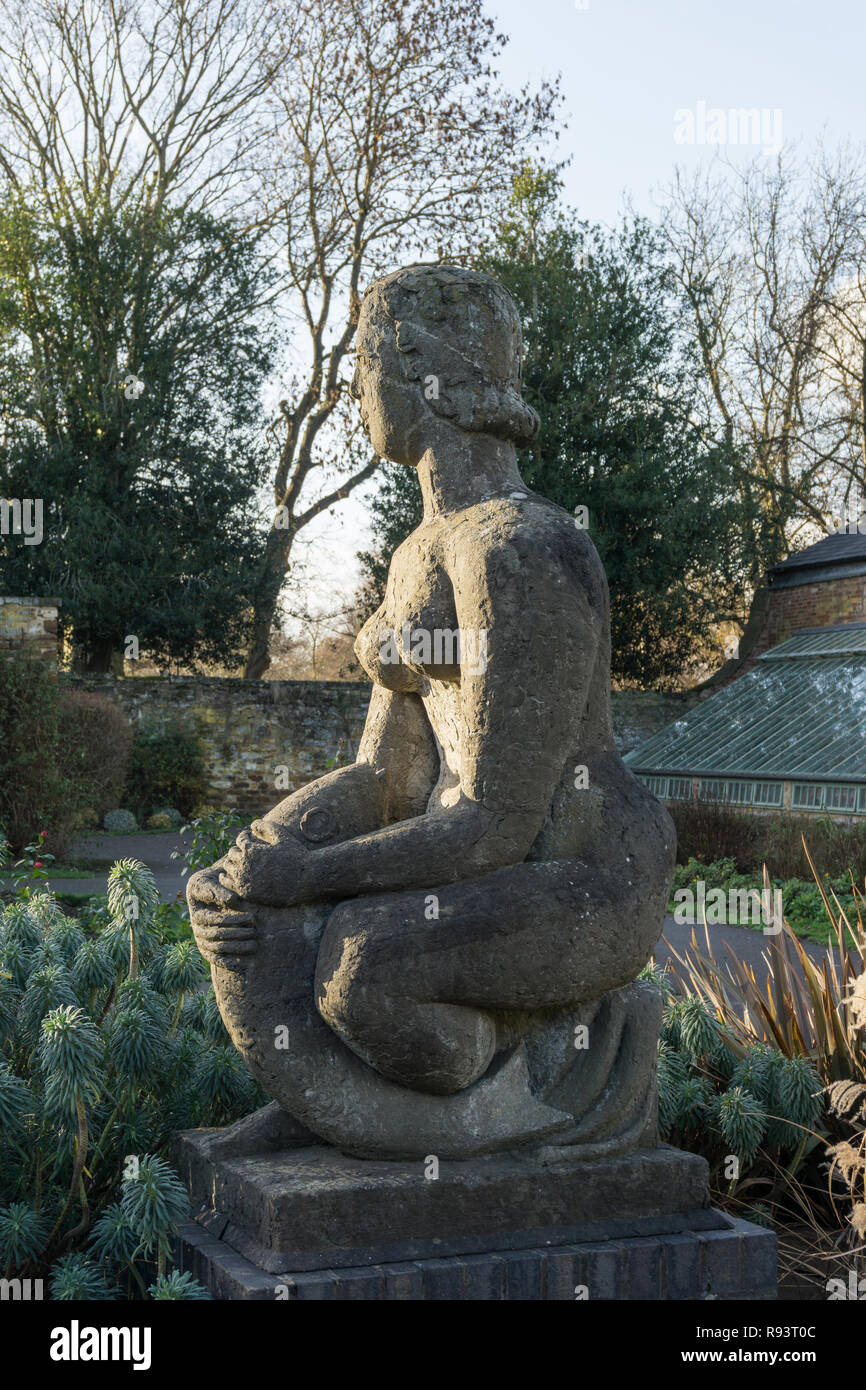 Fish statue hi-res stock photography and images - Alamy