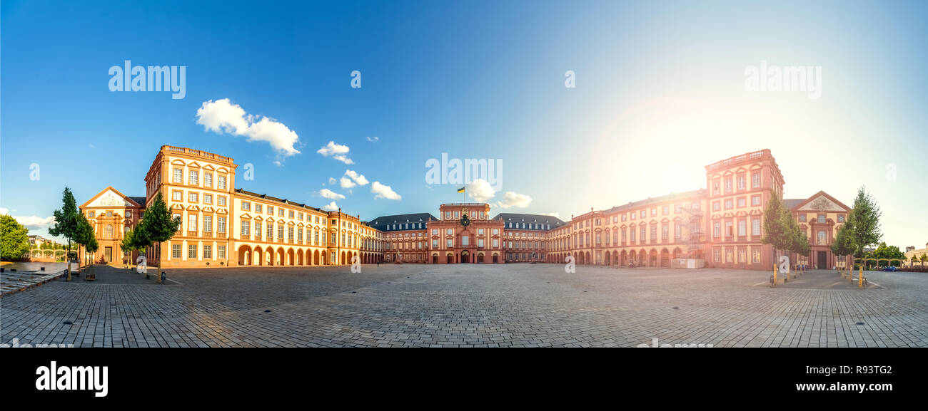 Mannheim palace hi-res stock photography and images - Alamy