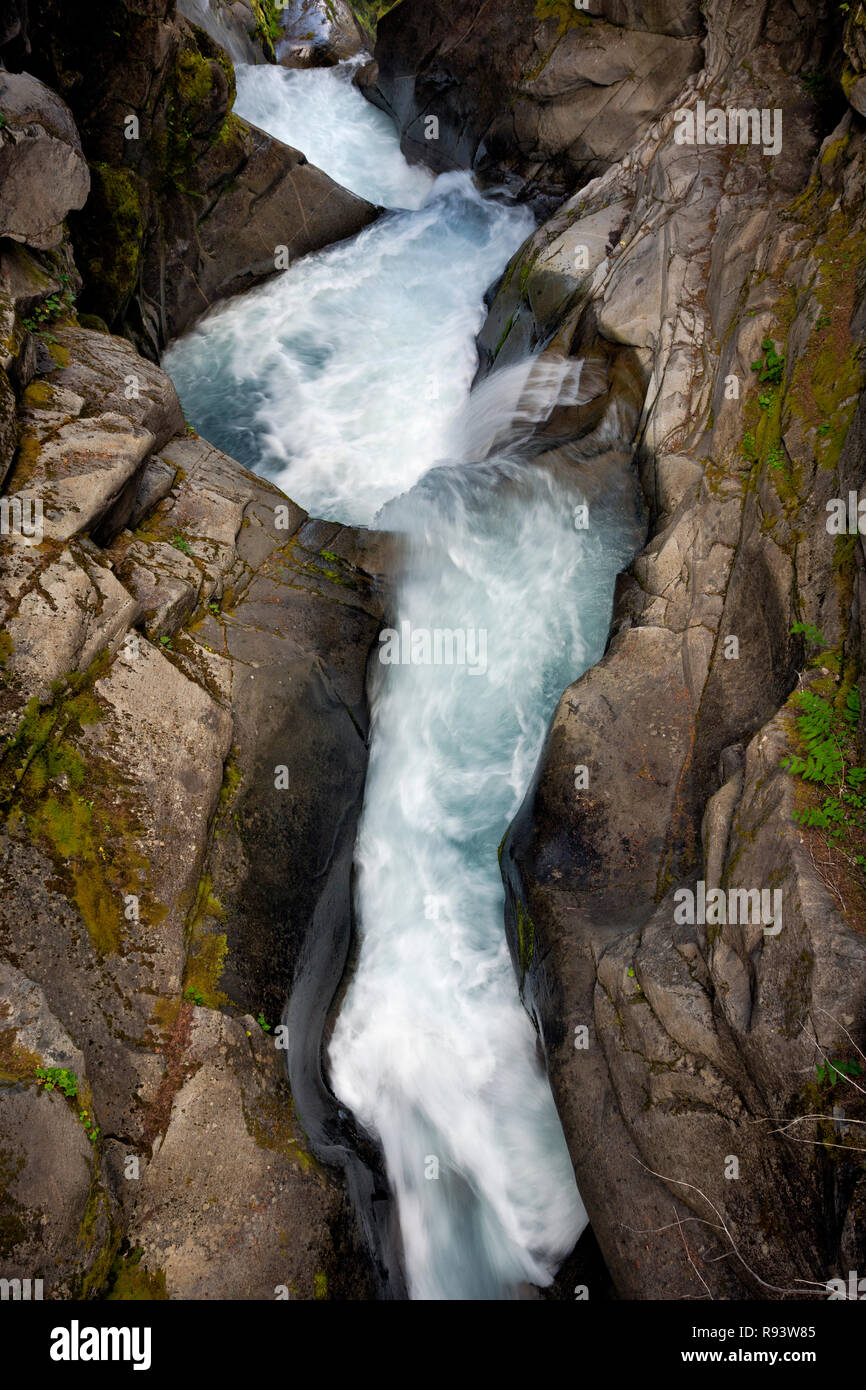 Lip of waterfall hi-res stock photography and images - Alamy