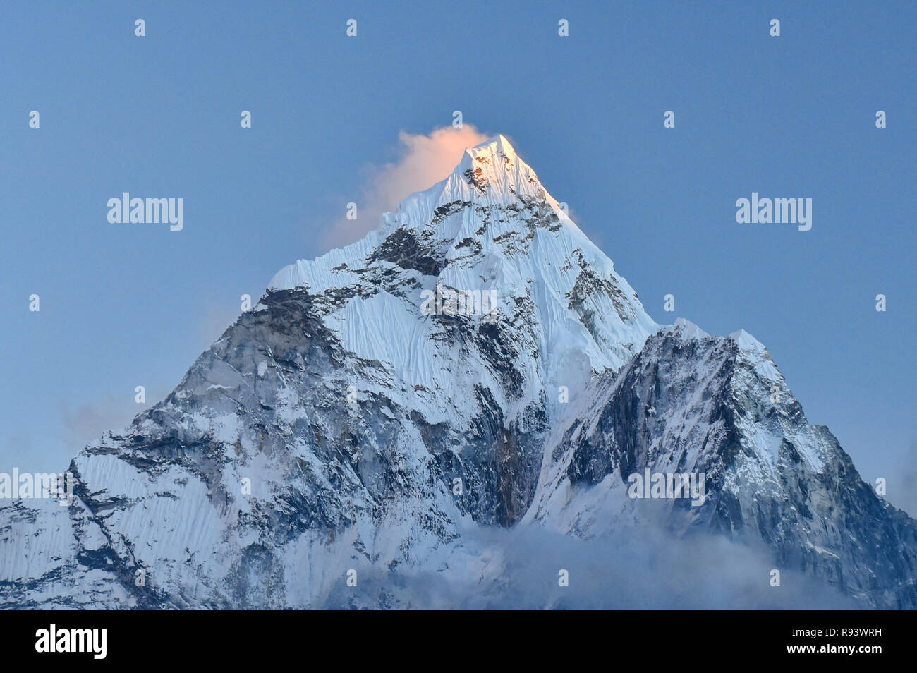 Ama Dablam rises above the Khumbu Valley, Everest region, Nepal Stock ...