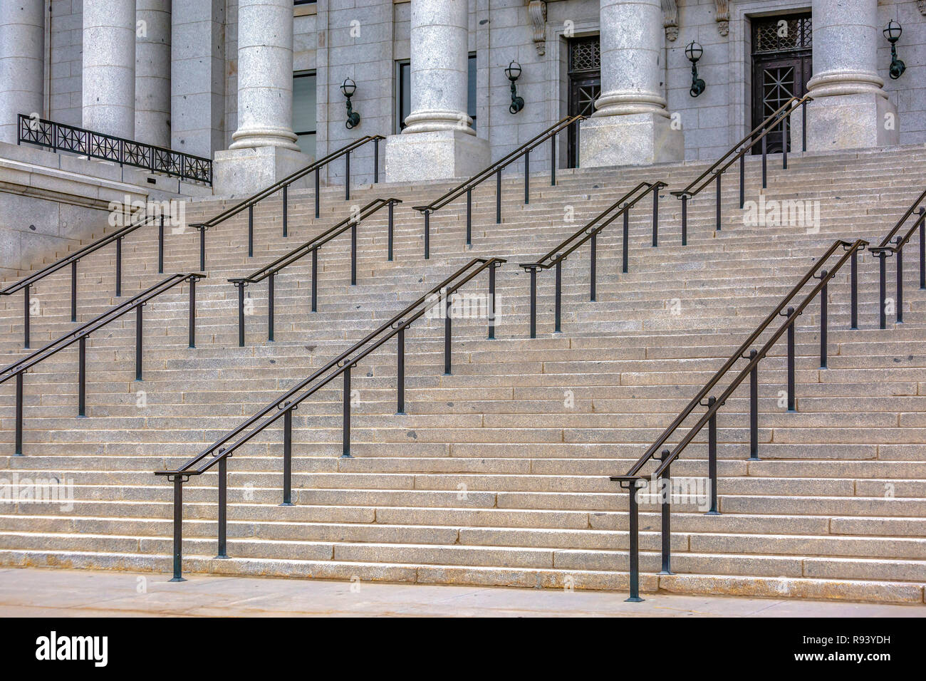 Columns facade front entrance steps hi-res stock photography and images ...
