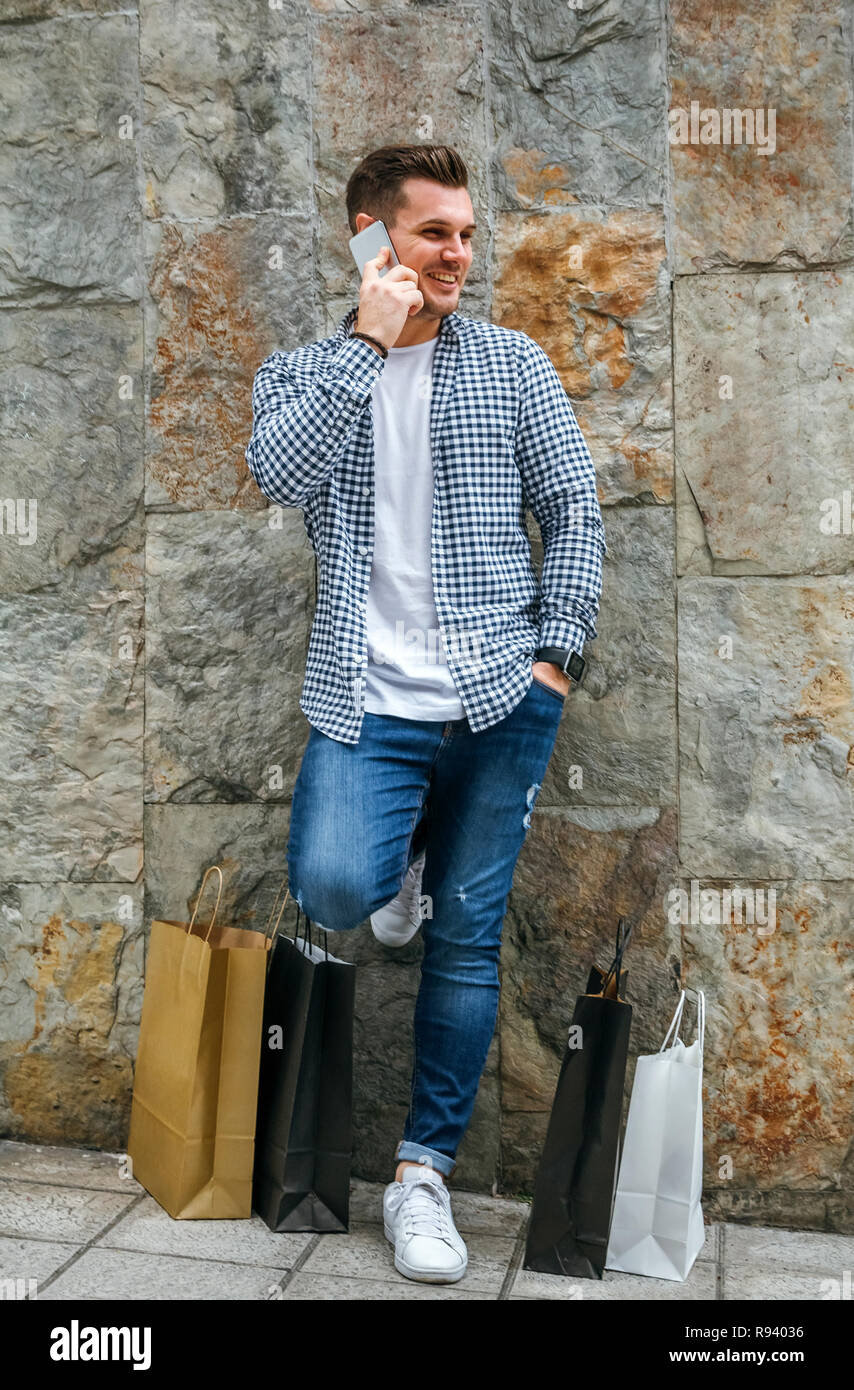 Man shopping bags hi-res stock photography and images - Alamy