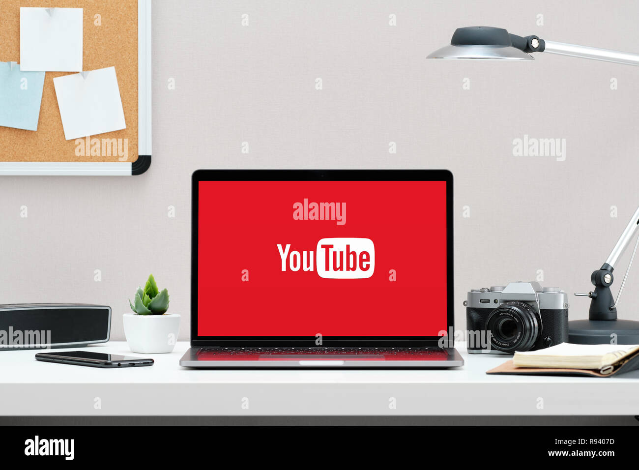 Youtube logo laptop hi-res stock photography and images - Alamy