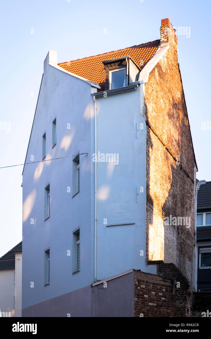 Germany, Cologne, house at the corner of the streets Gereonswall and ...