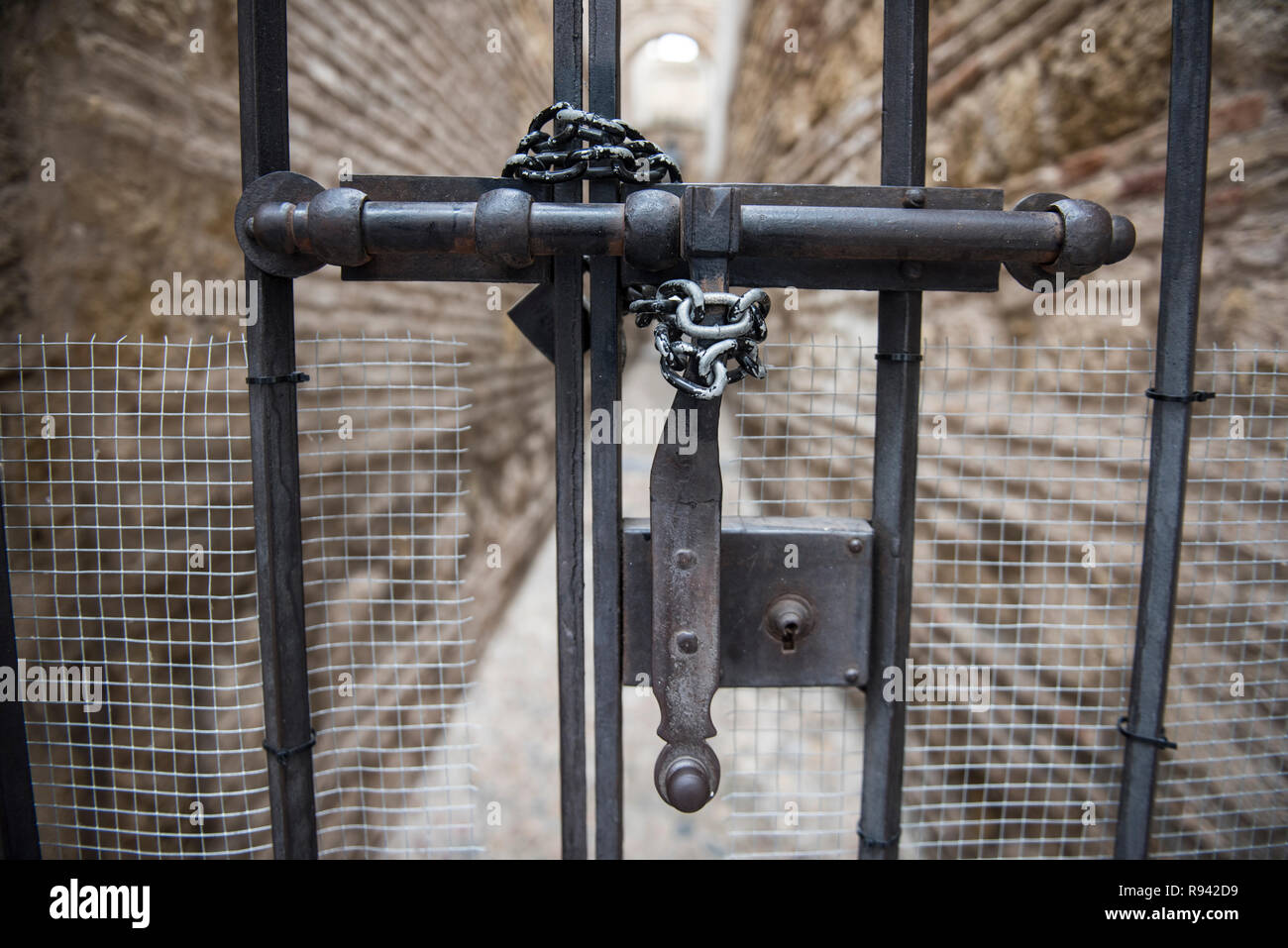 Rustic wood gate house hi-res stock photography and images - Alamy