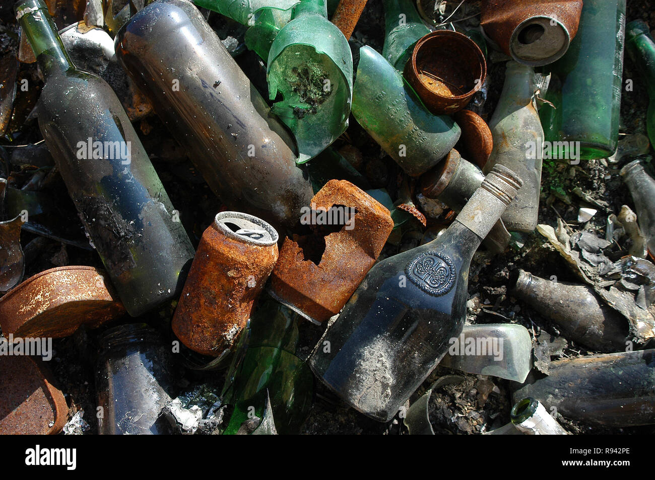 Old used trash cans hi-res stock photography and images - Alamy