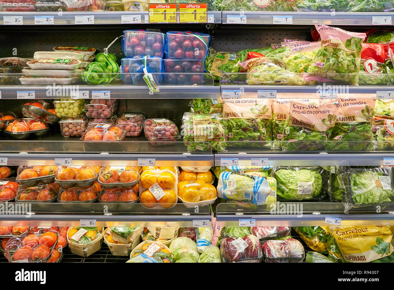 Carrefour express convenience store grocery supermarket food hi-res ...