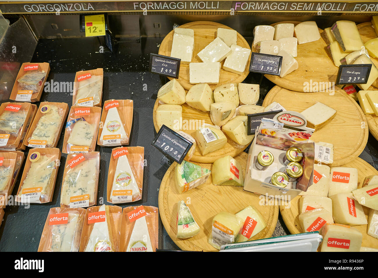 Inside carrefour hi-res stock photography and images - Alamy