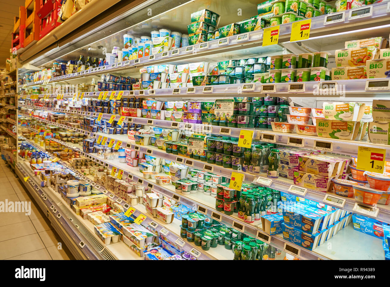 Milan grocery store hi-res stock photography and images - Alamy