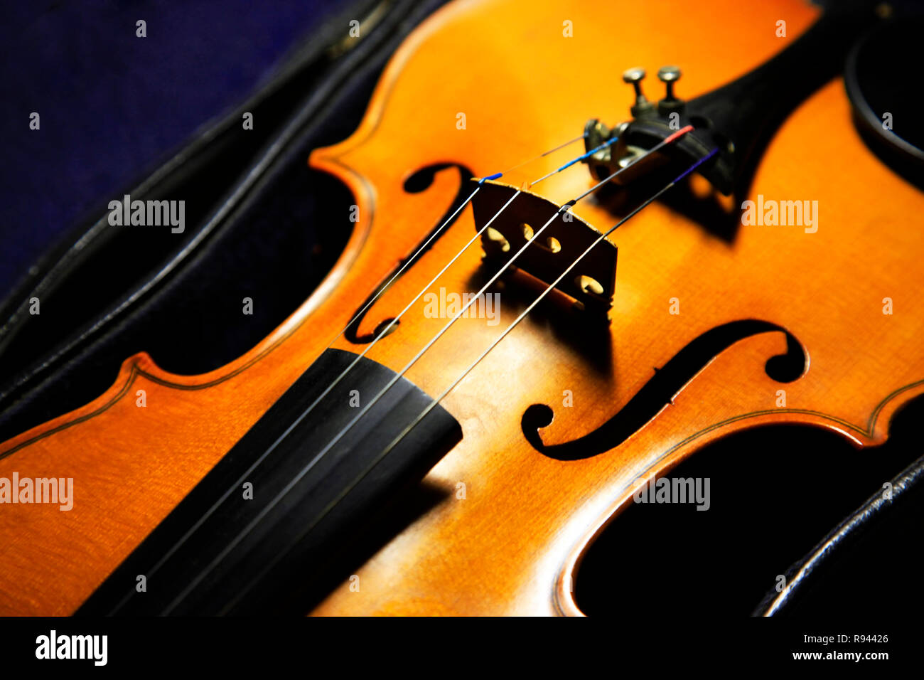 Violin close up hi-res stock photography and images - Alamy