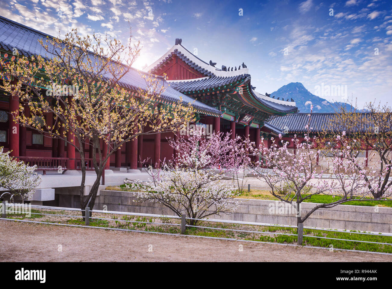 Gyeongbokgung palace icon hi-res stock photography and images - Alamy