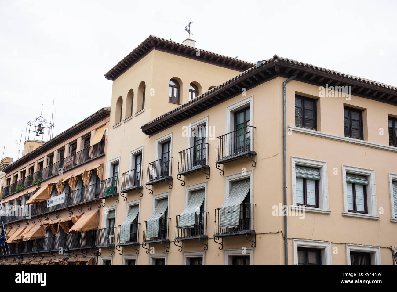 Buildings local stone hi-res stock photography and images - Alamy
