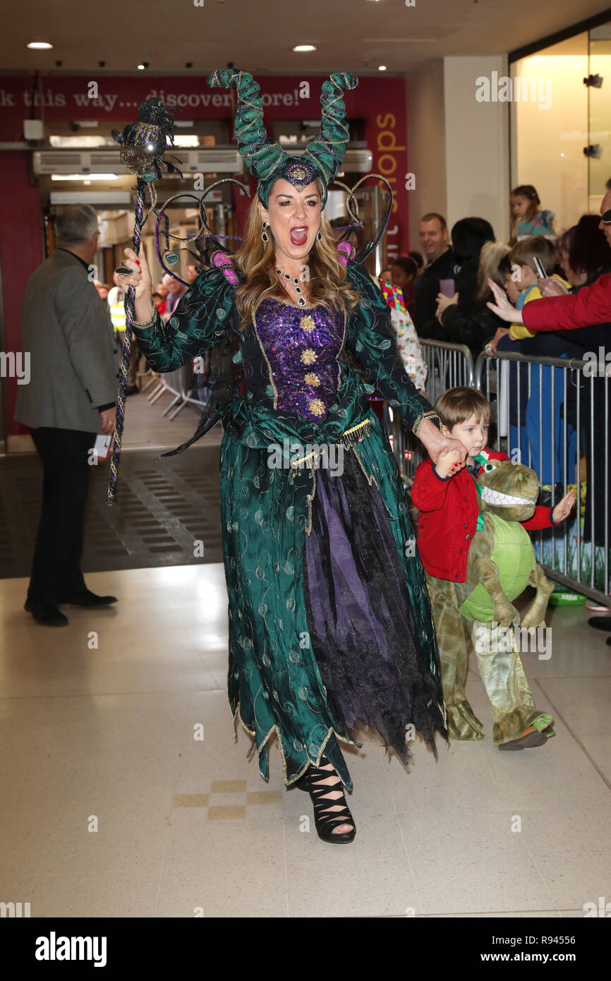 Claire Sweeney turns on the Christmas lights at the Royal Victoria ...