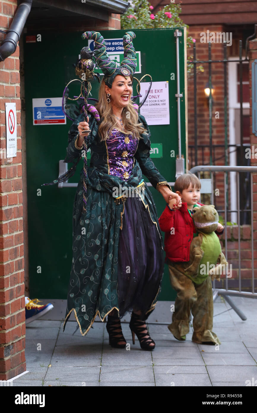 Claire Sweeney turns on the Christmas lights at the Royal Victoria ...