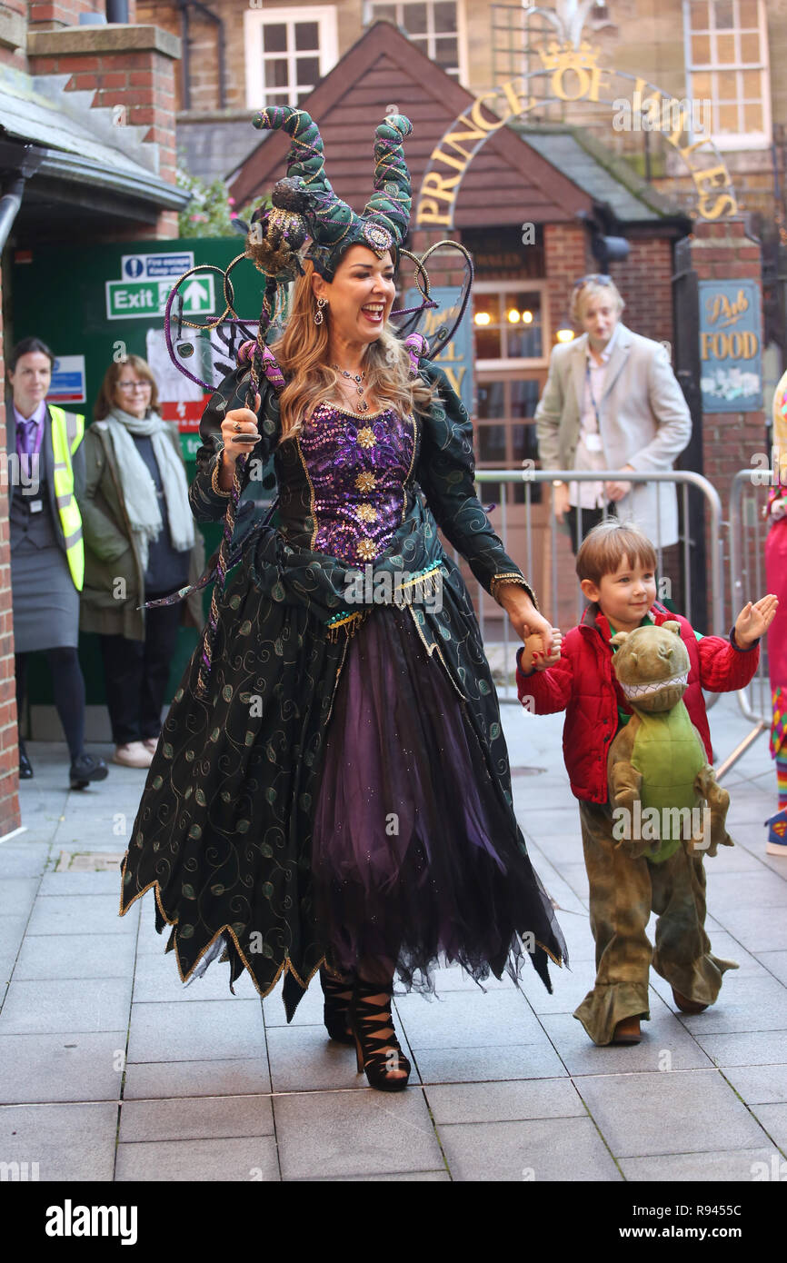 Claire Sweeney turns on the Christmas lights at the Royal Victoria ...