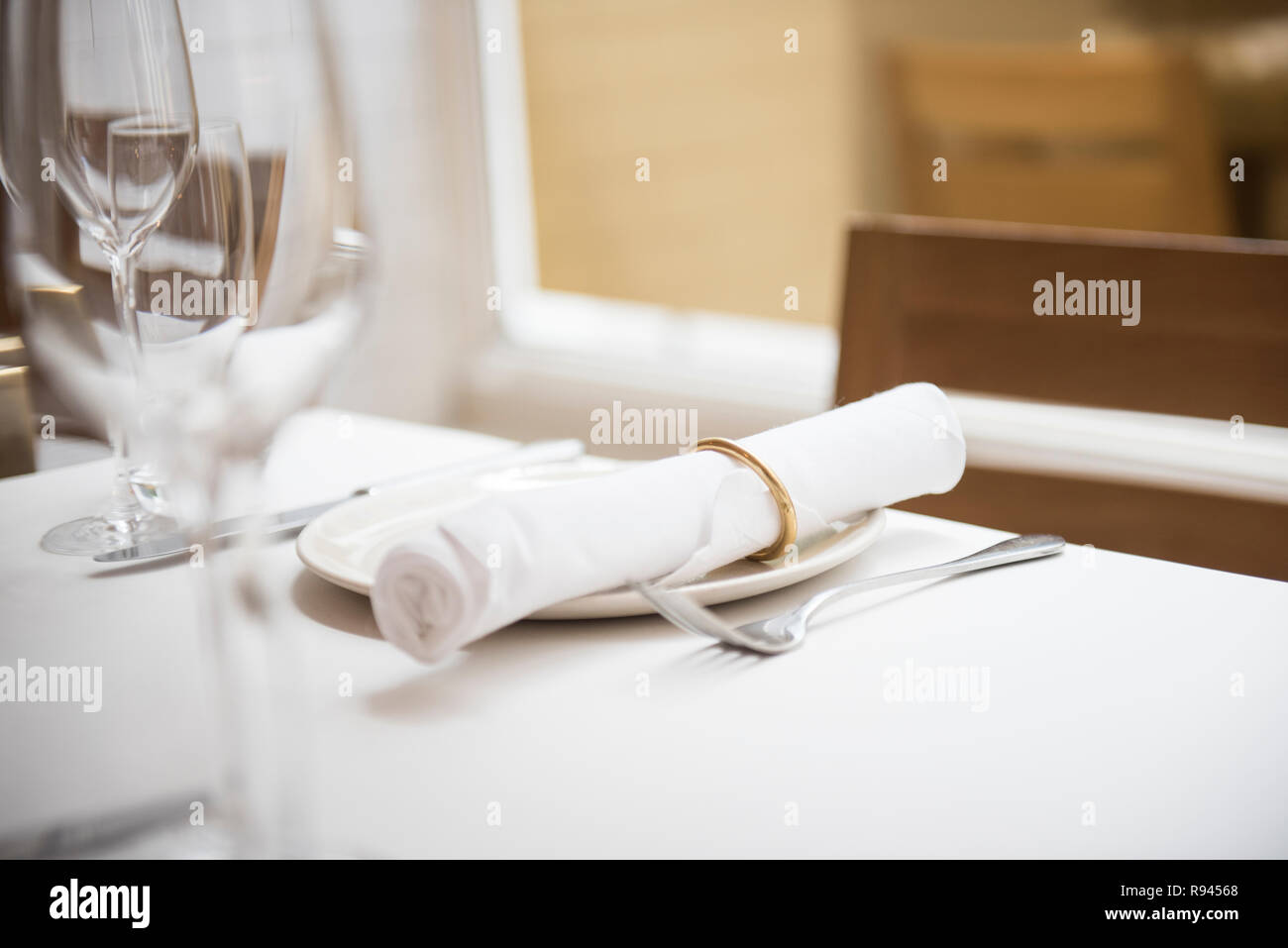 Empty dining hi-res stock photography and images - Alamy
