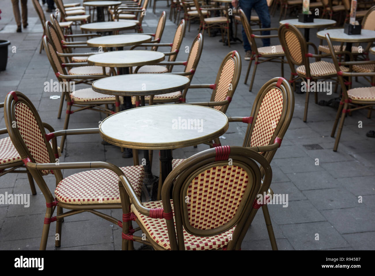 Sitting Arrangement At Restaurant Stock Photo - Alamy