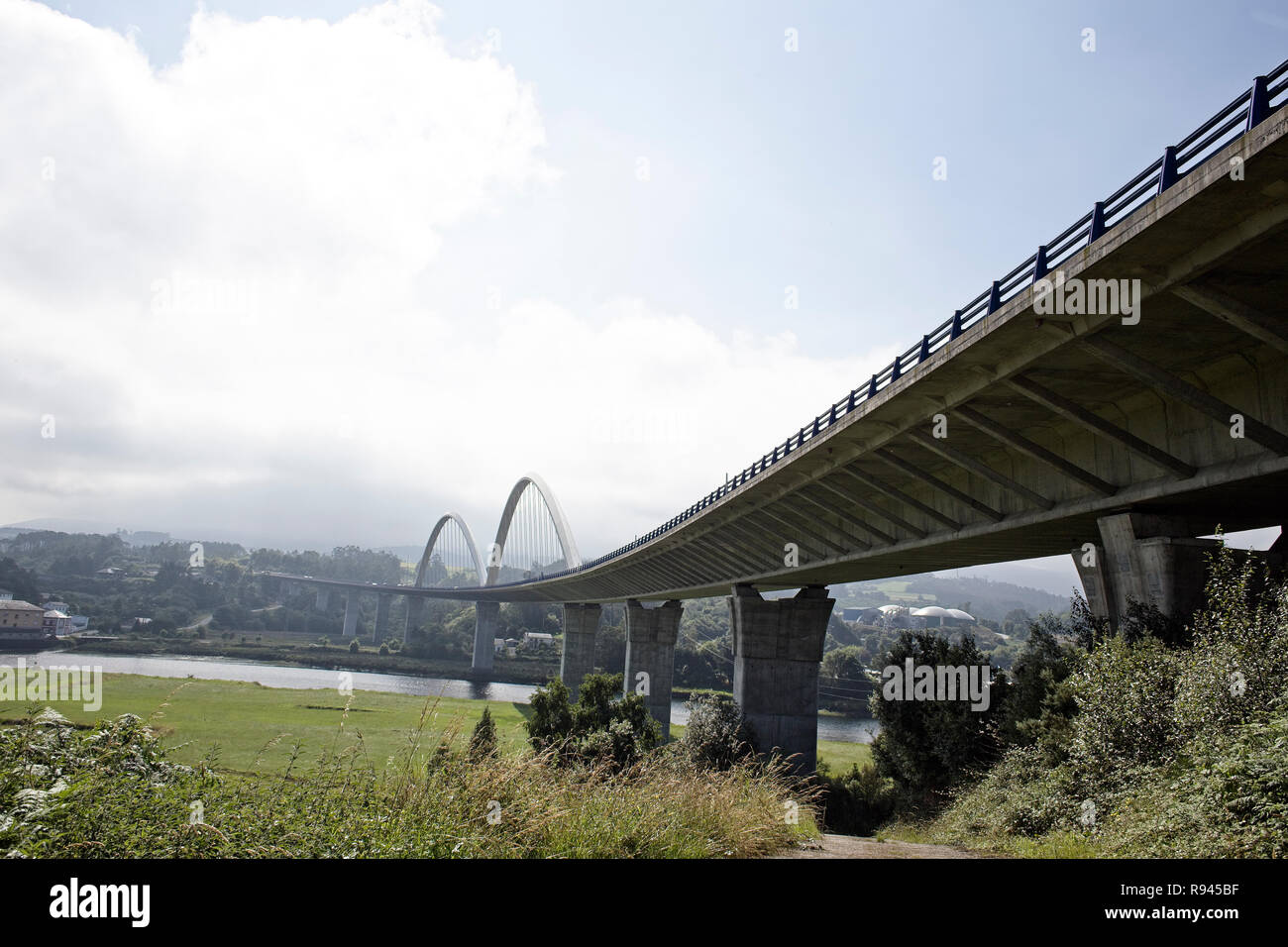 Rio navia asturias hi-res stock photography and images - Alamy