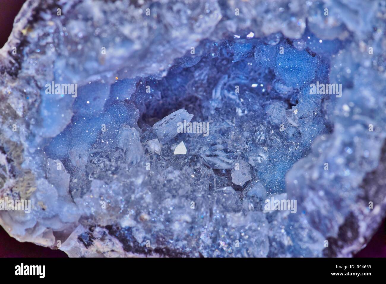 Amethyst texture hi-res stock photography and images - Alamy