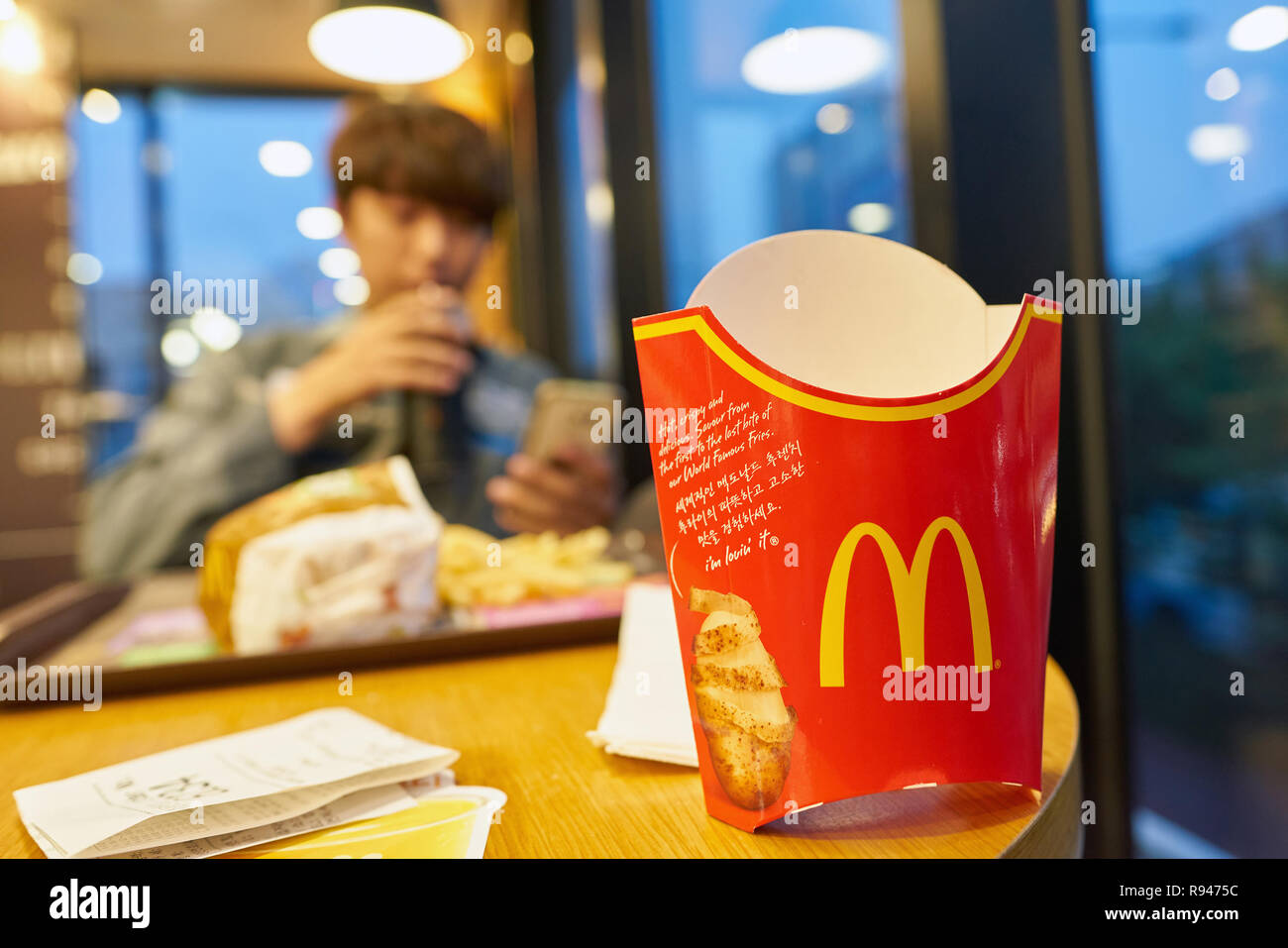 Empty box of mcdonald's fries hi-res stock photography and images - Alamy