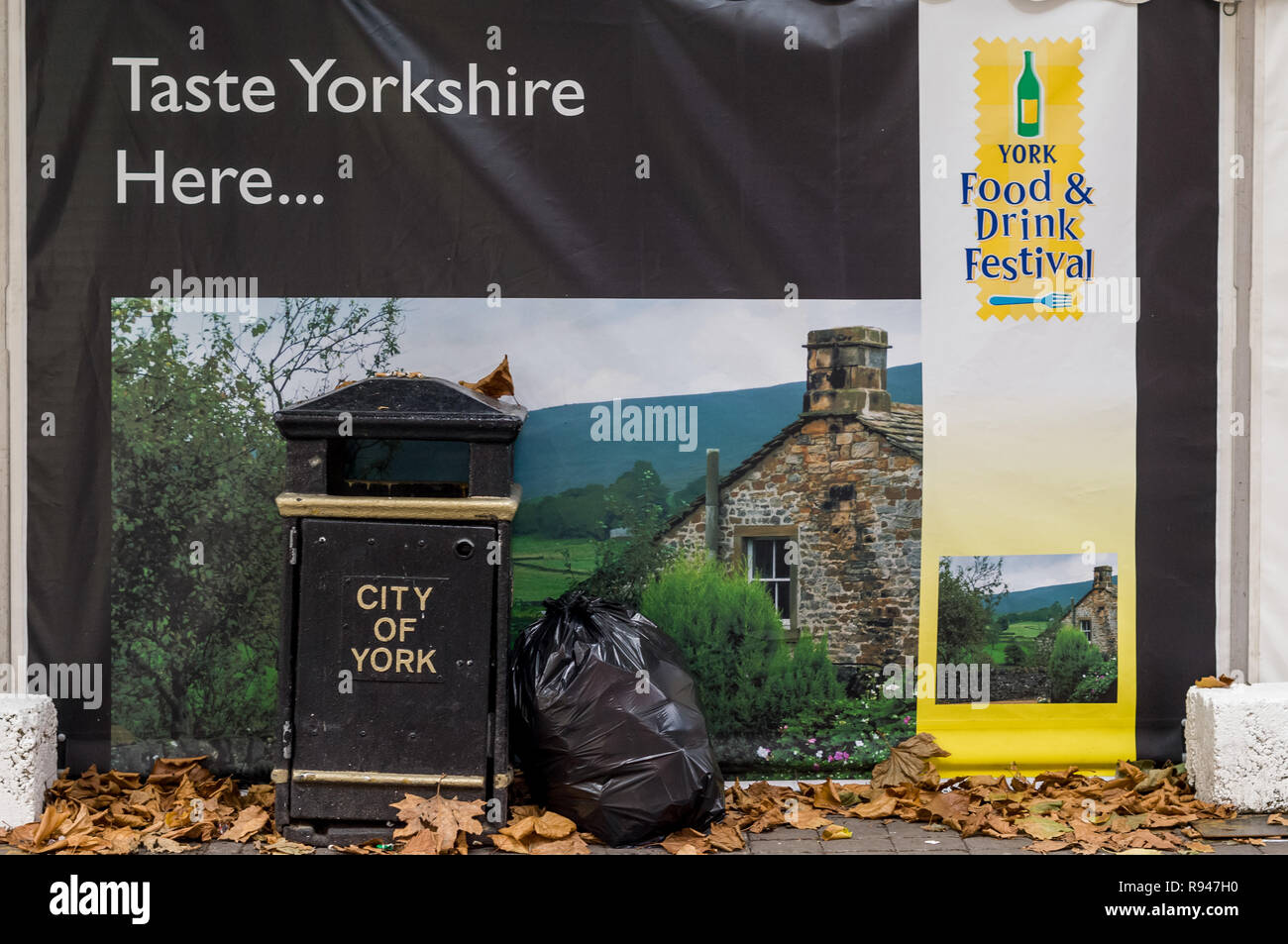 Funny dustbin hi-res stock photography and images - Alamy