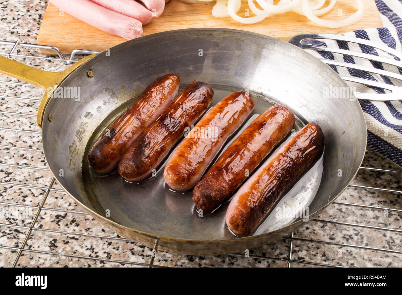 British sausages in frying pan hi-res stock photography and images - Alamy