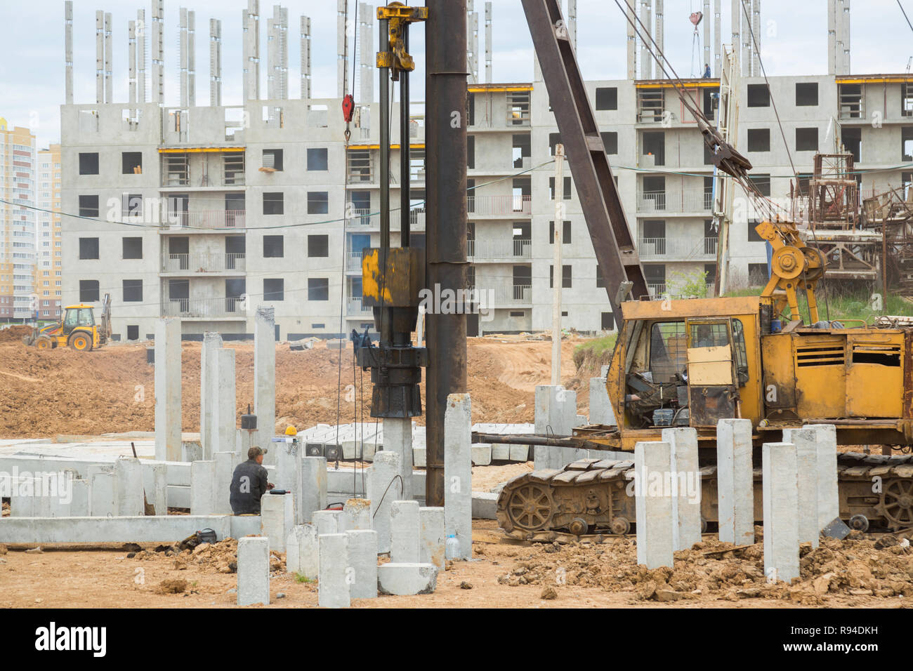 The piling machine hammers piles. Construction site Stock Photo - Alamy