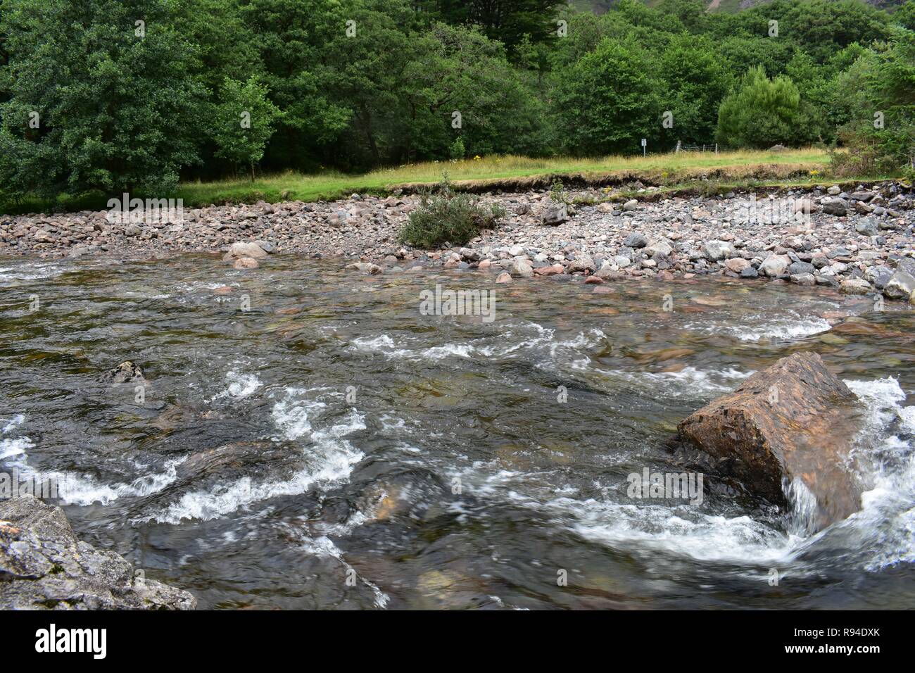 Fast flowing river white water rocks hi-res stock photography and ...