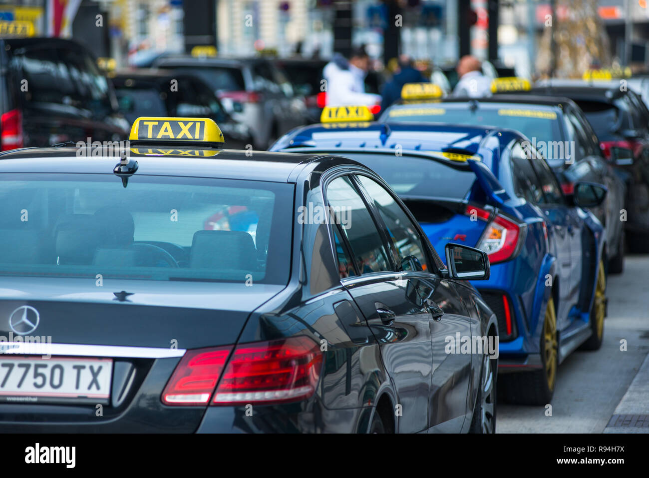 Vienna taxi transport hi-res stock photography and images - Alamy
