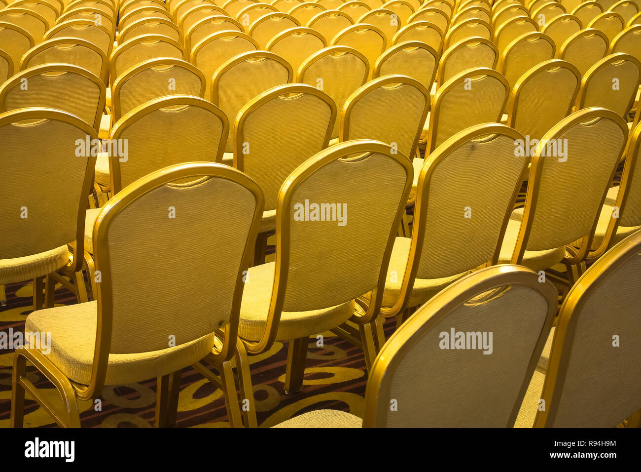 Cabaret style seating hi-res stock photography and images - Alamy