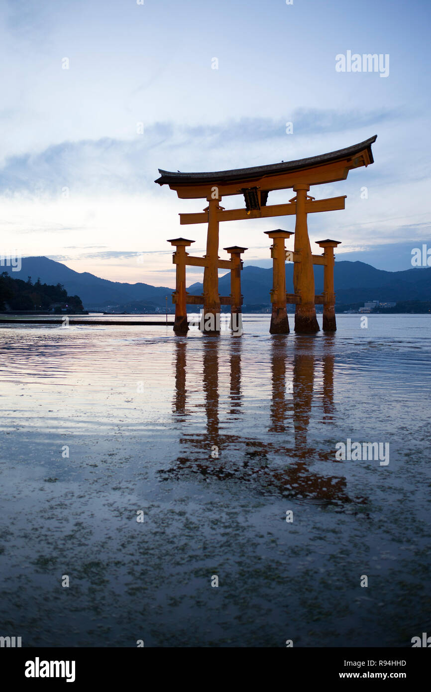 Itsukushima jinja shrine hi-res stock photography and images - Alamy
