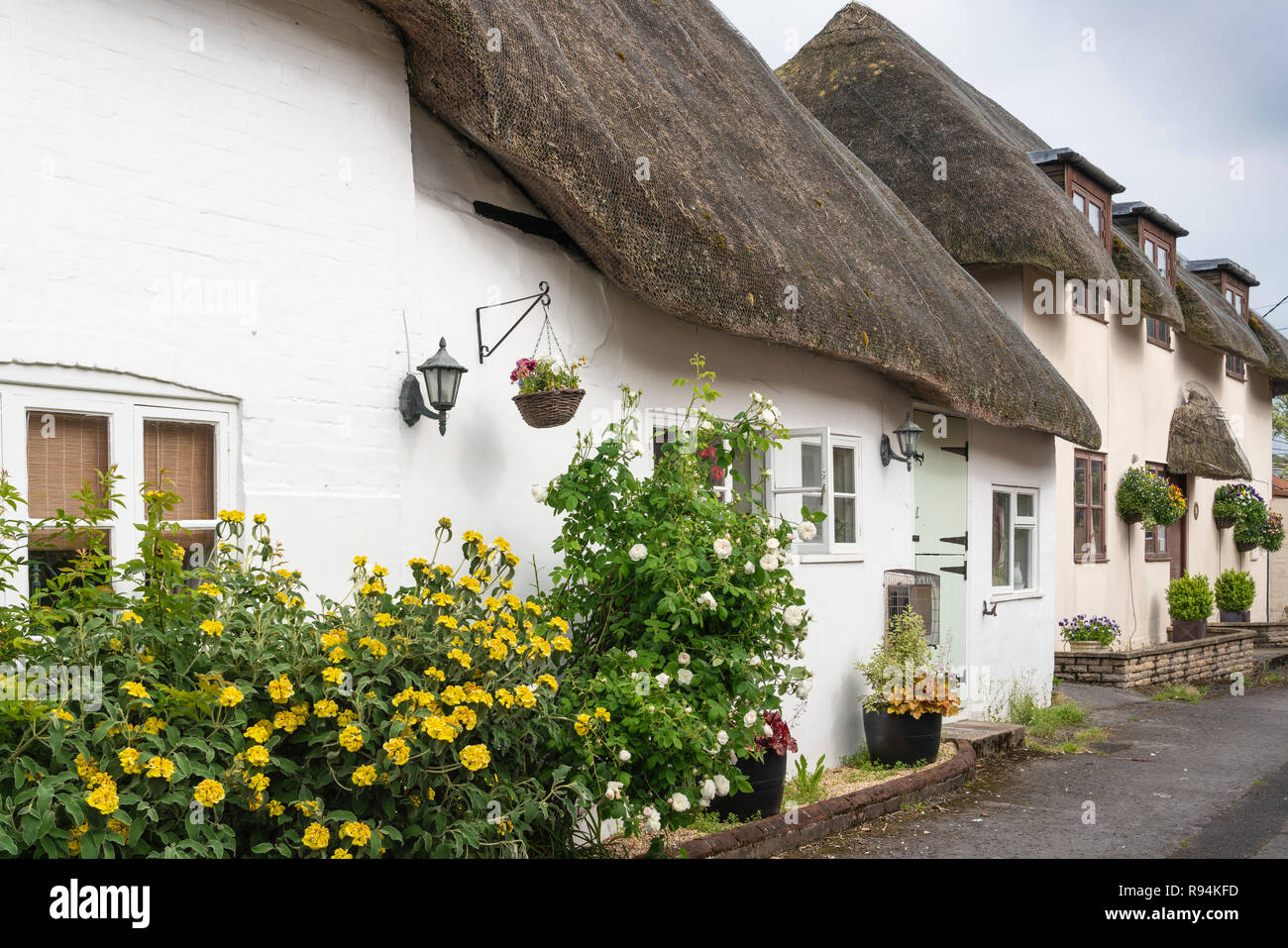 Thatch roofed buildings hi-res stock photography and images - Alamy