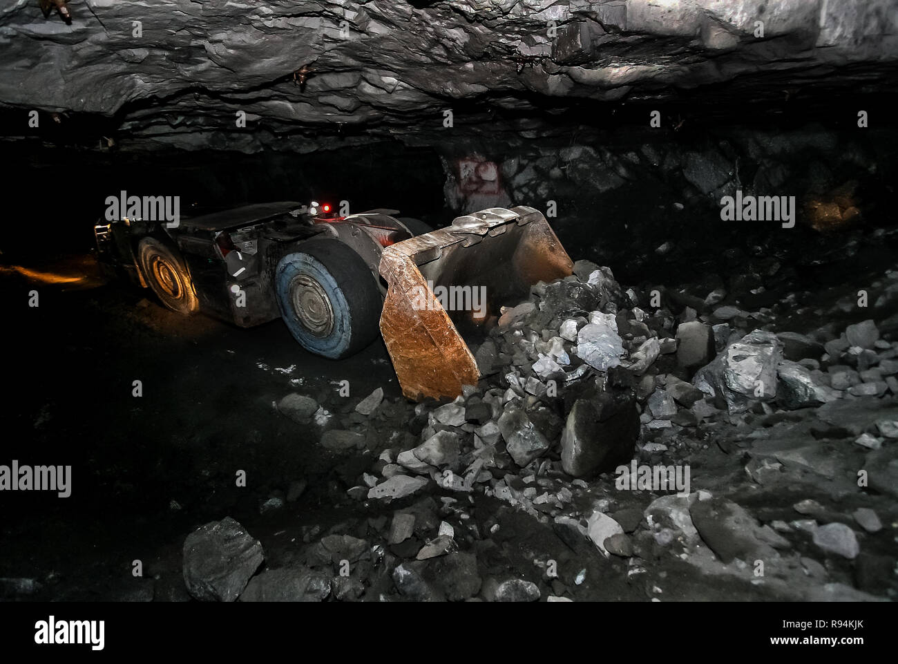 Platinum mining and refining hi-res stock photography and images - Alamy