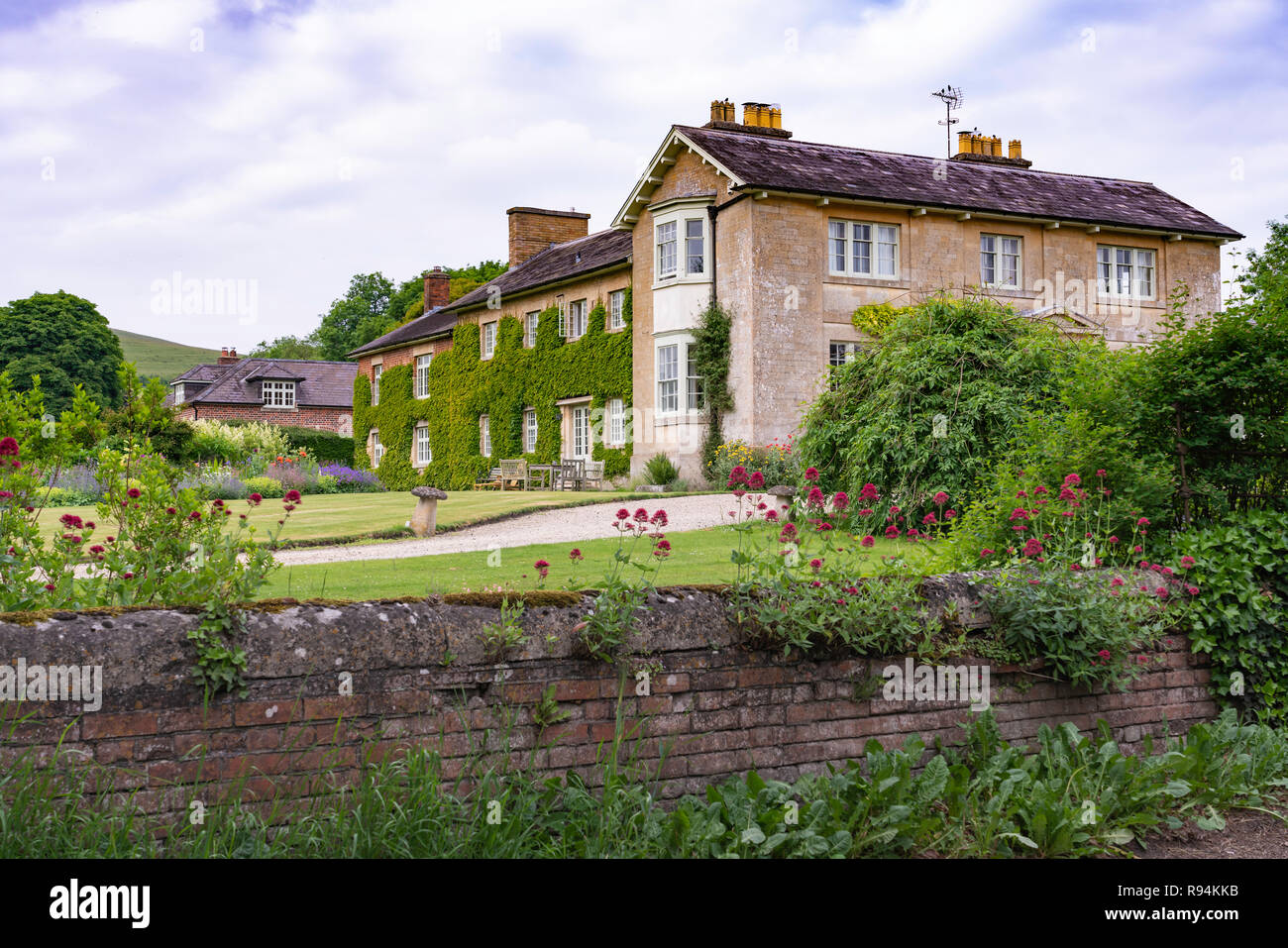 Flowers estate hi-res stock photography and images - Alamy