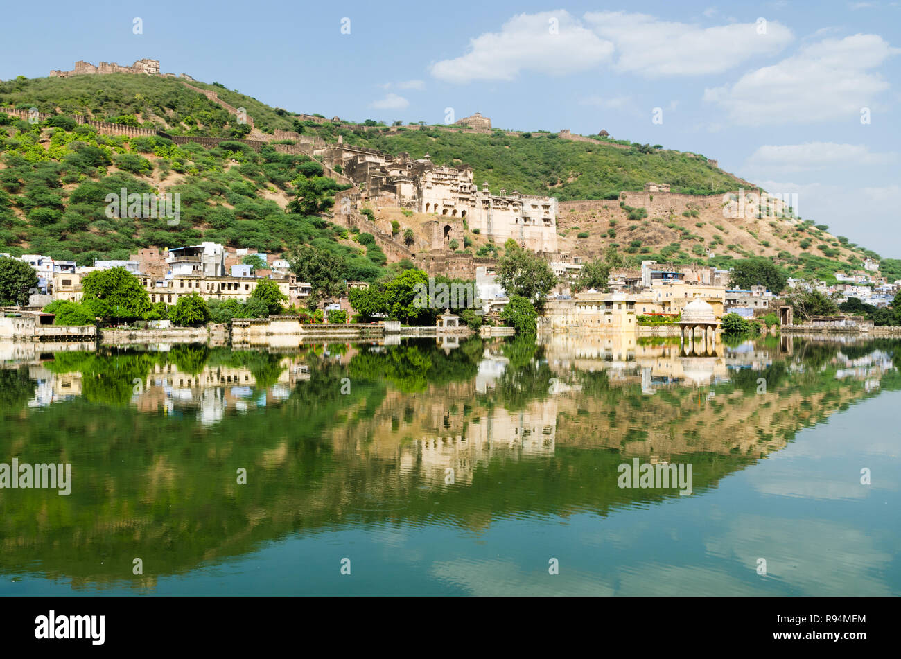 Garh Palace and Taragarh Fort from Nawal Sagar lake, Bundi, India Stock ...